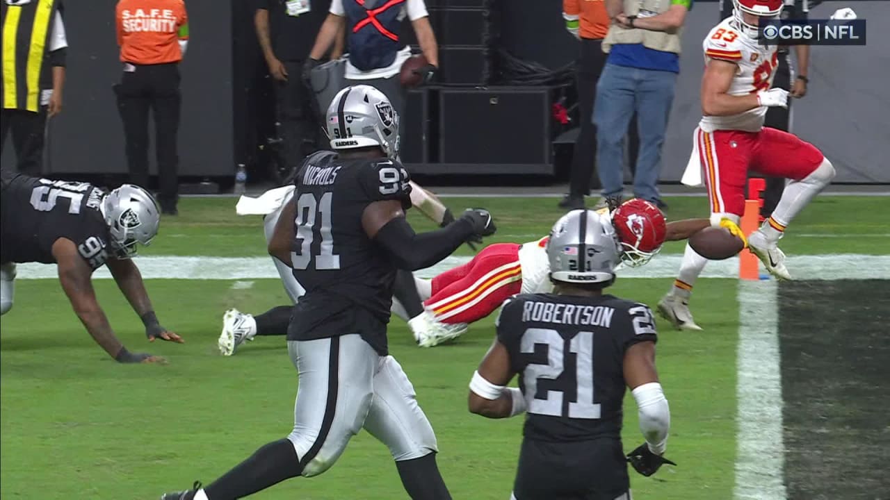 Kansas City Chiefs running back Isiah Pacheco goes fully parallel to ...