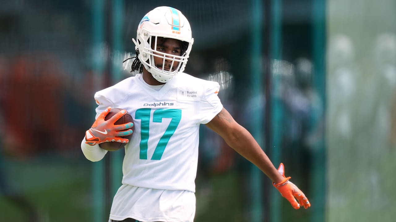 Dolphins' Jaylen Waddle looks to move past struggles in 2024 season