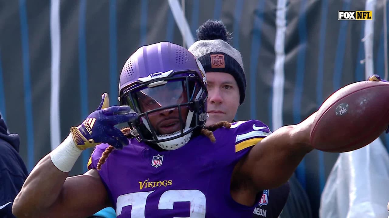 Minnesota Vikings running back Aaron Jones sprints for 41 yards ...