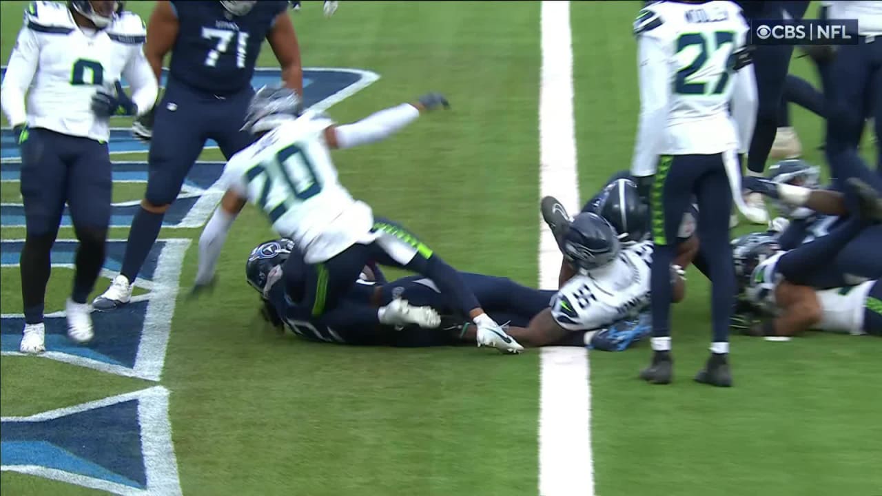 Tennessee Titans running back Derrick Henry powers in for go-ahead 2 ...