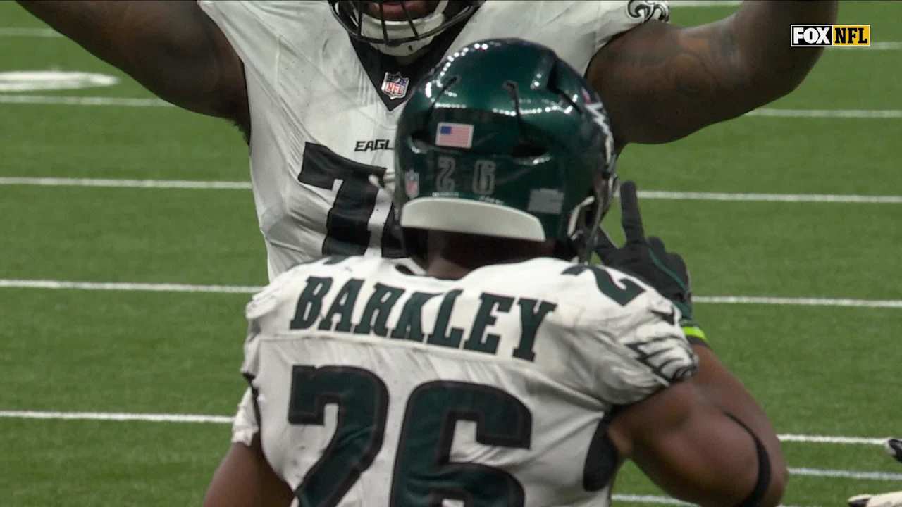 Philadelphia Eagles running back Saquon Barkley's second touchdown run ...
