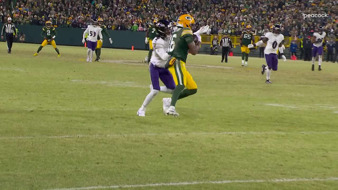 Green Bay Packers quarterback Malik Willis floats a 34-yard pass to ...