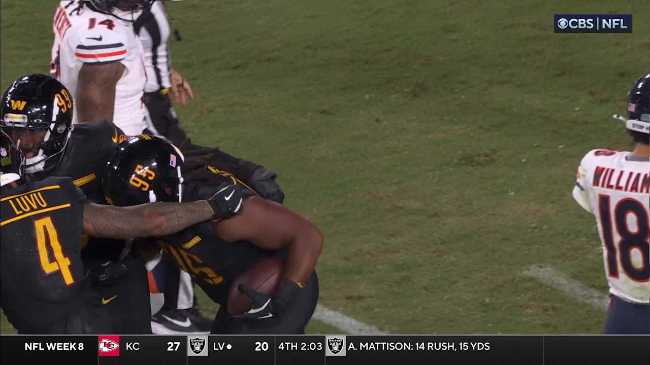 Chicago Bears' handoff to offensive lineman ends with critical turnover ...