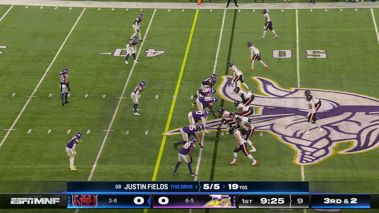 Chicago Bears quarterback Justin Fields evades two possible sacks ...