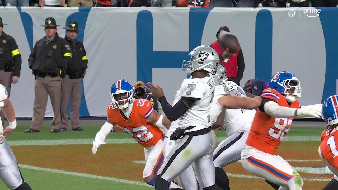 Las Vegas Raiders quarterback Geno Smith locates wide receiver Tre ...