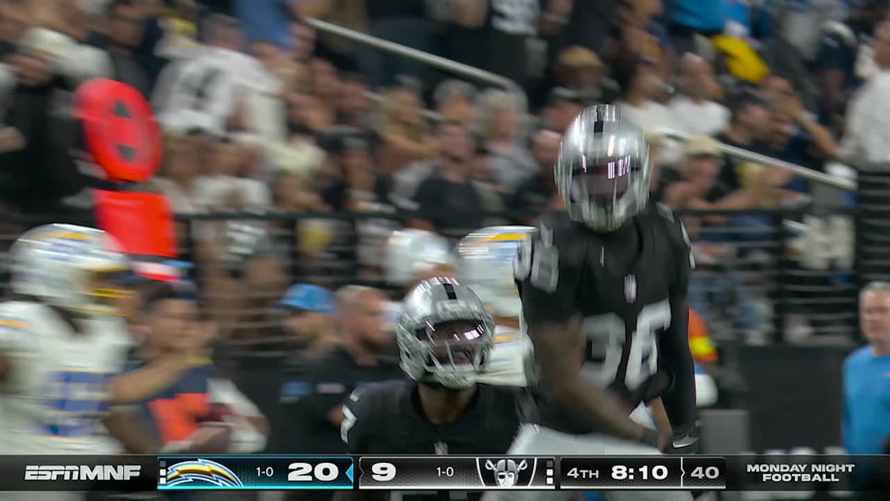 Kyu Blu Kelly gets huge fourth-and-1 stop for turnover on downs