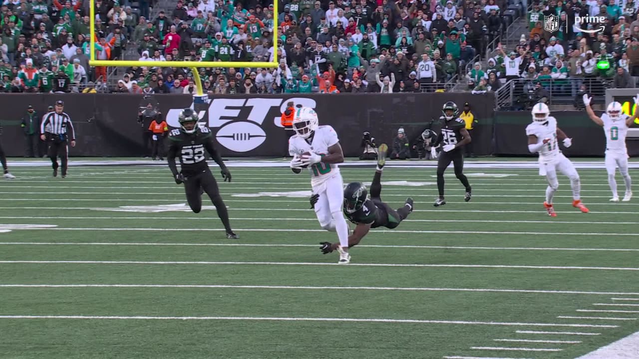 Miami Dolphins quarterback Tua Tagovailoa uncorks a 35-yard deep ball ...