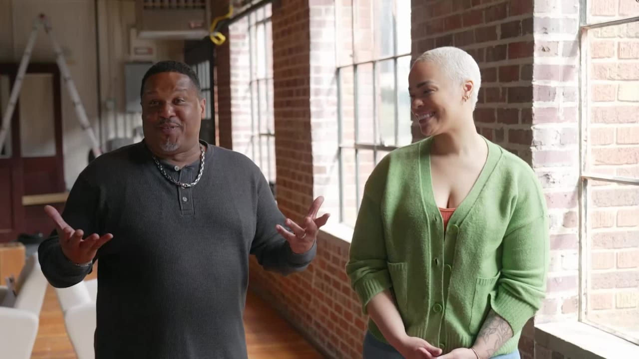 Carolina Panthers tight end Hayden Hurst honors our military members ...