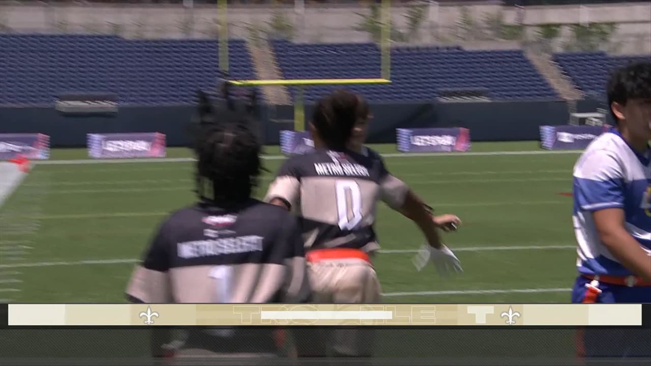 Saints Metro Select receiver dives toward pylon for first TD of the day