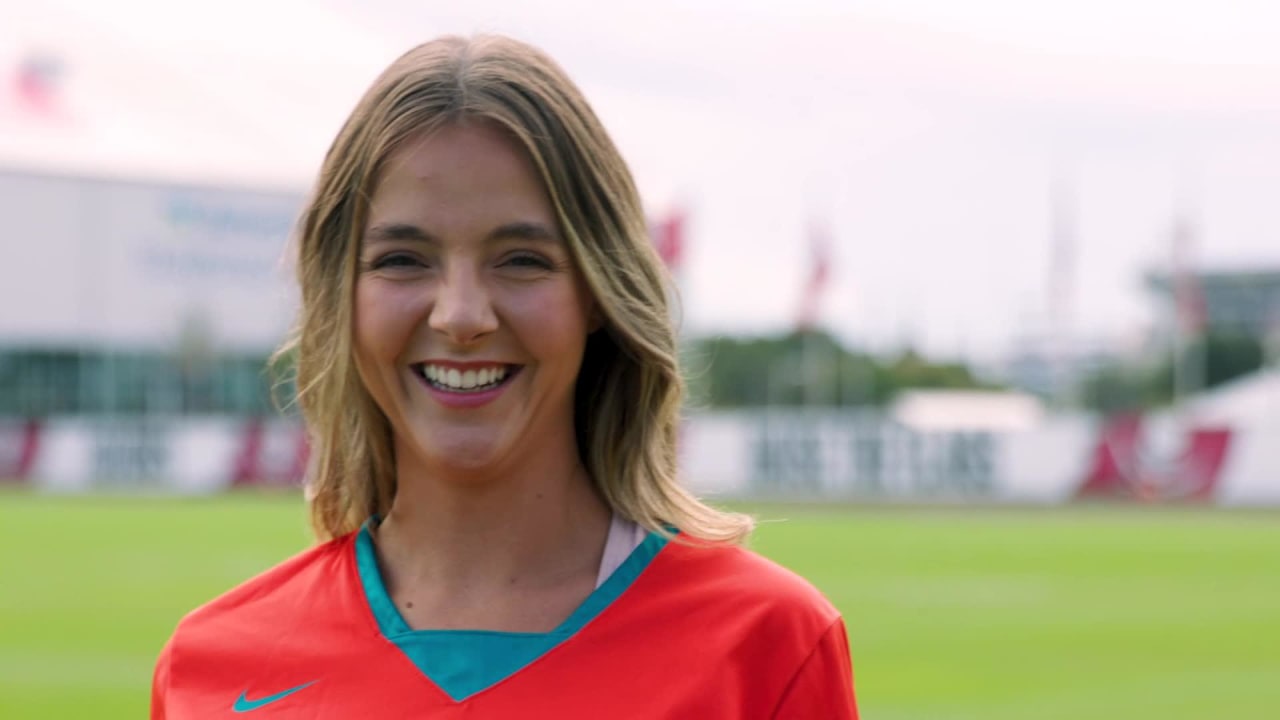 Wide receiver and defensive back Gabriela Ruiz NFL Latino Youth Honors ...