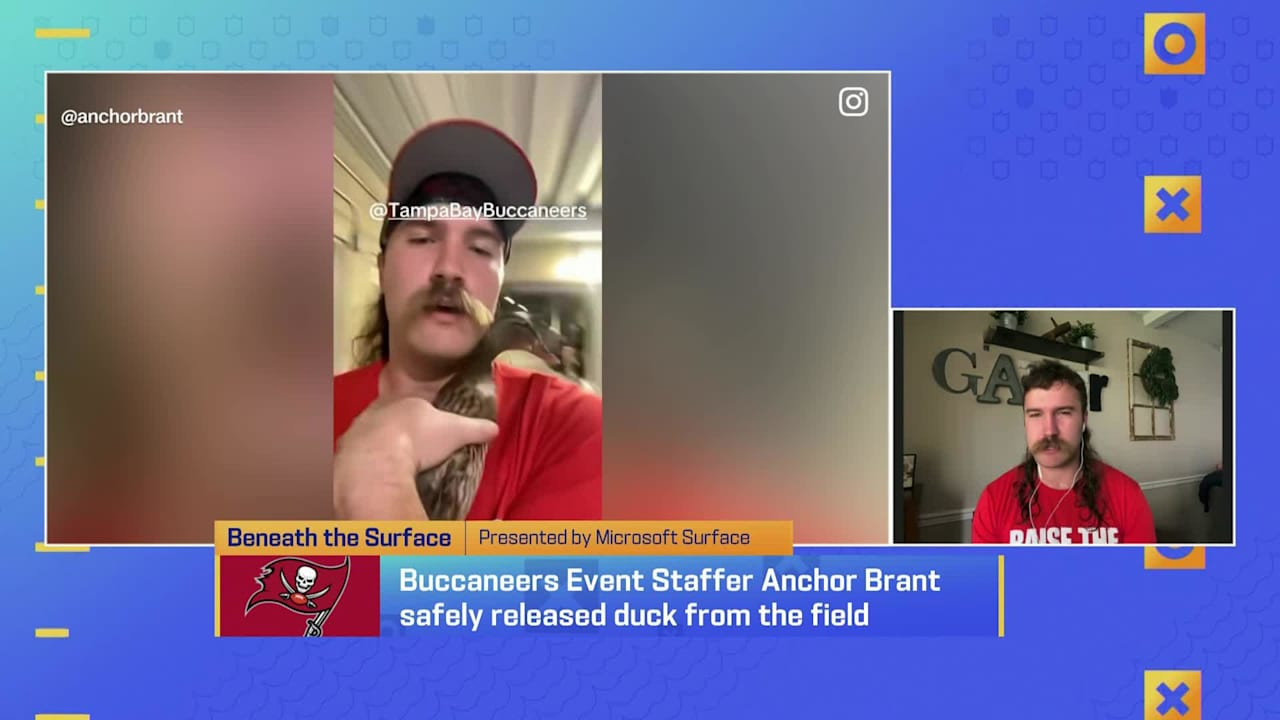 Event Staffer Anchor Brant reacts to protecting duck during Week 17 ...