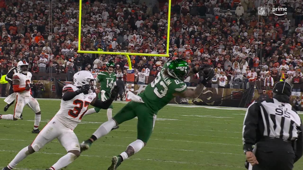 New York Jets tight end Tyler Conklin twists body along sideline for 20 ...