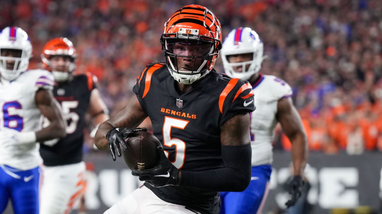 Cincinnati Bengals wide receiver Tee Higgins shakes Buffalo Bills ...
