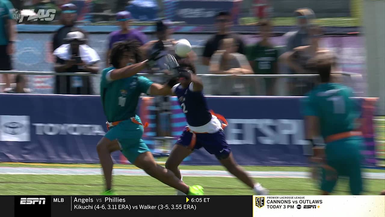 Jaguars Elite Jaguars wide receiver Brysen Wright shows strong hands on ...