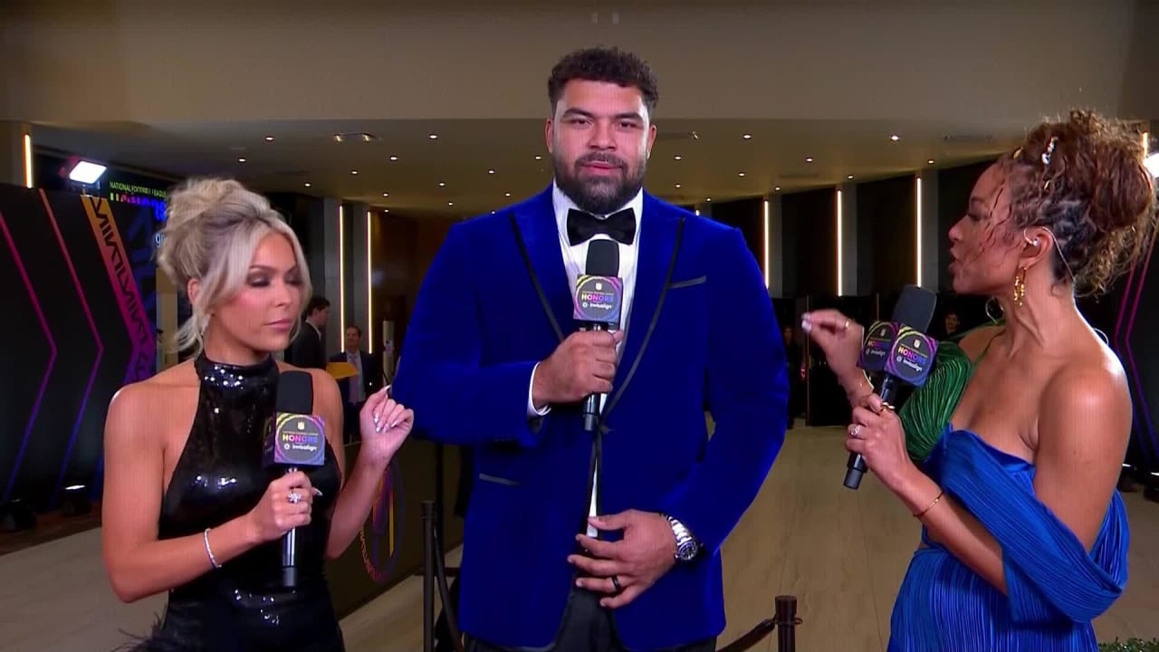 Pittsburgh Steelers defensive tackle Cameron Heyward shows off his fit before 'NFL Honors'