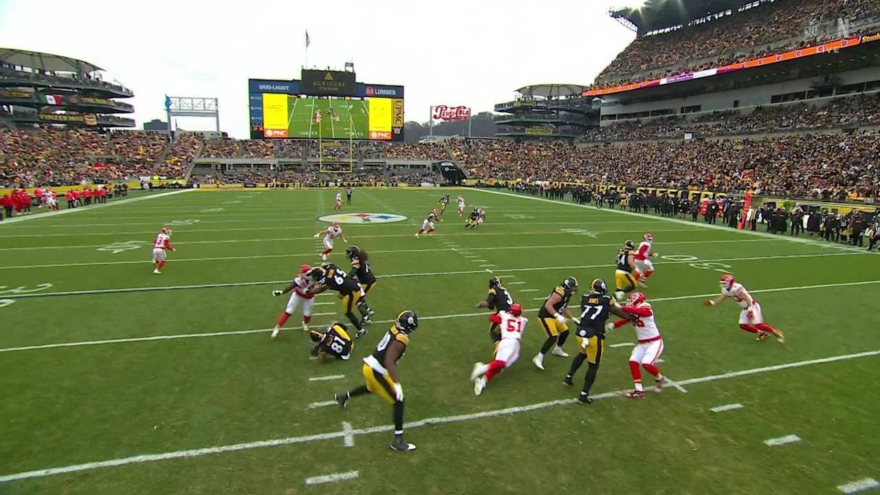 Kansas City Chiefs defensive end Mike Danna's second sack of Pittsburgh ...