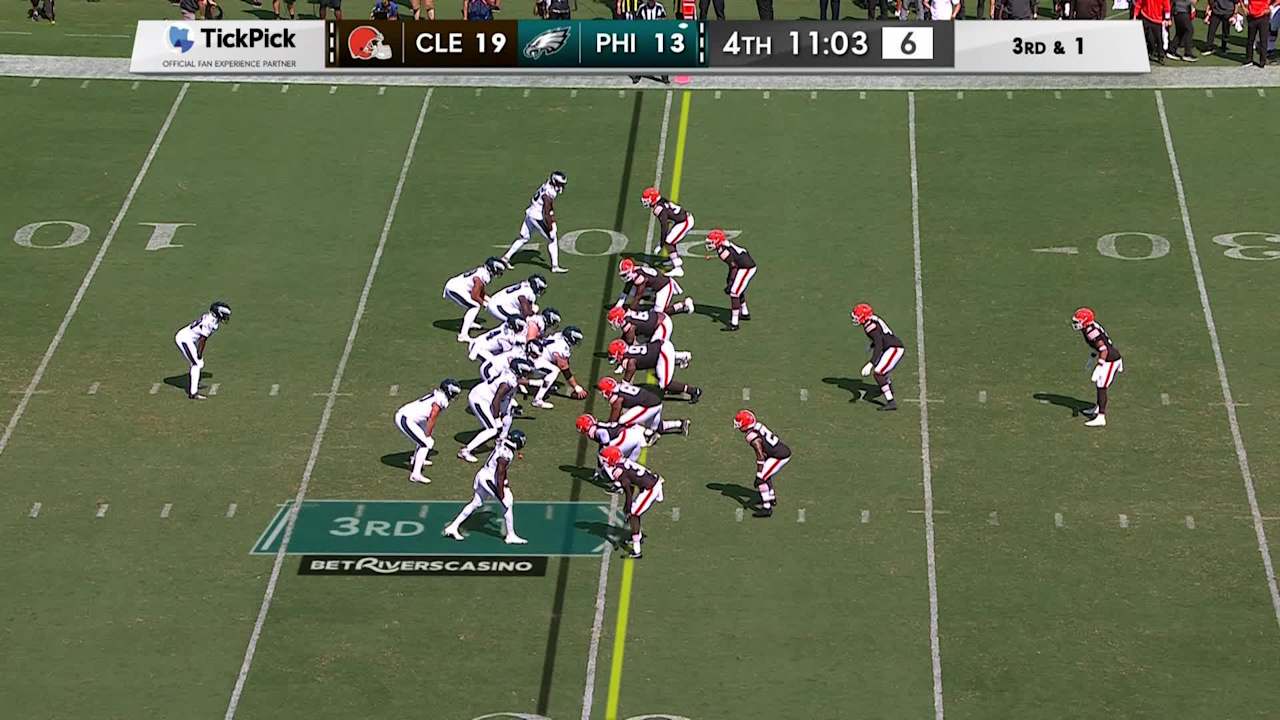 Cleveland Browns' defense swarms Philadelphia Eagles' running back ...