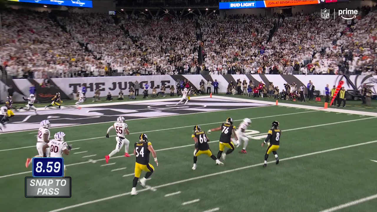 Pittsburgh Steelers quarterback Aaron Rodgers' cross-body 10-yard pass ...