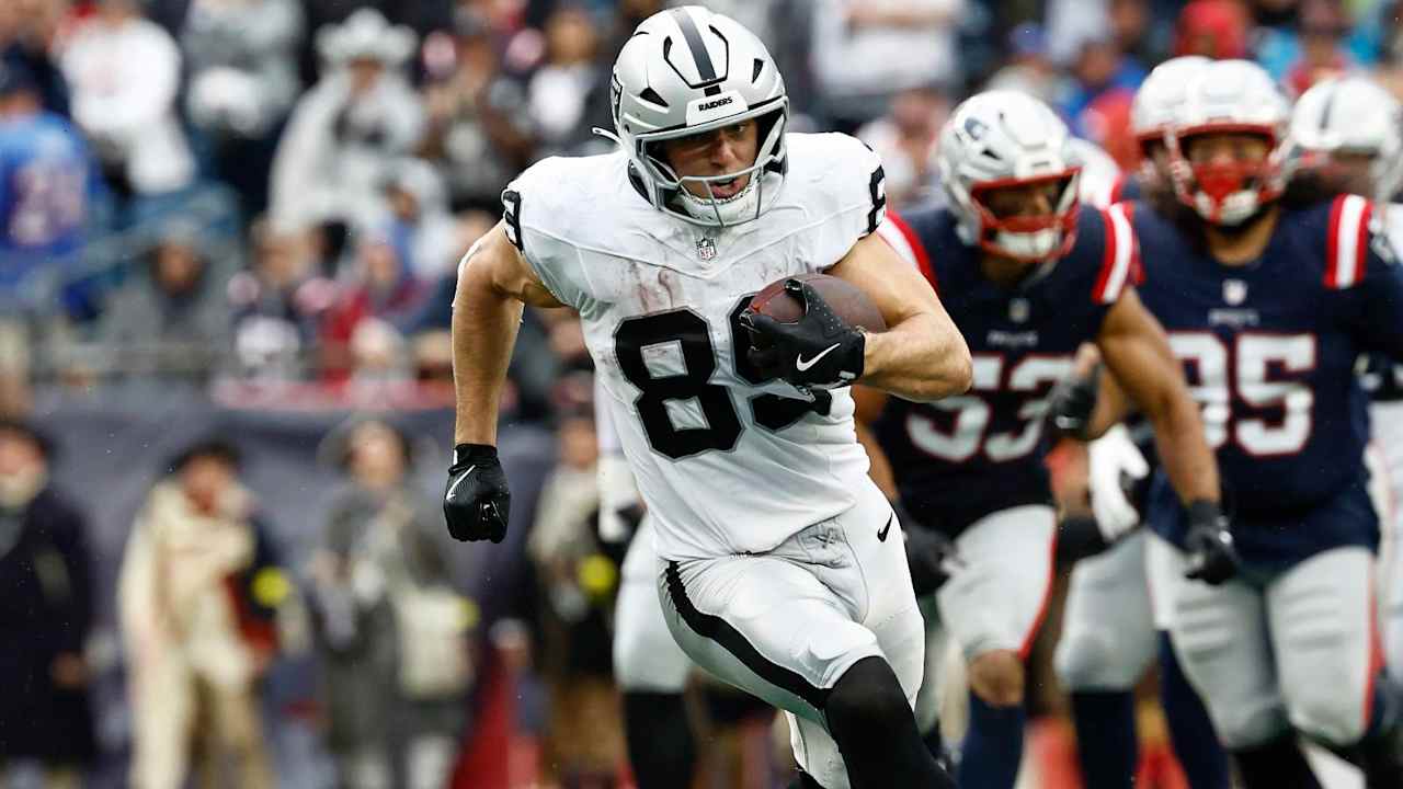 NFL news roundup: Raiders TE Brock Bowers (knee; questionable) expected ...