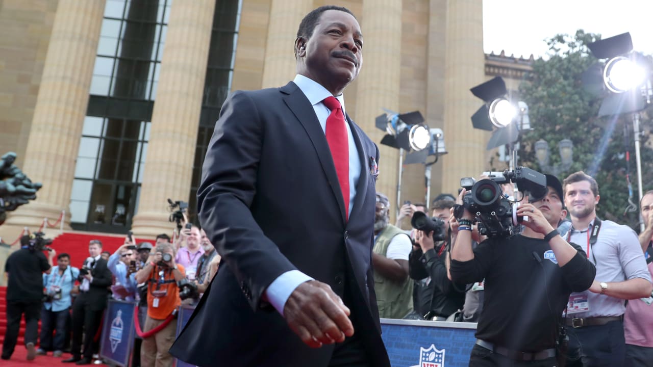 Carl Weathers, NFL linebacker-turned-actor who starred in ‘Rocky’ and ...