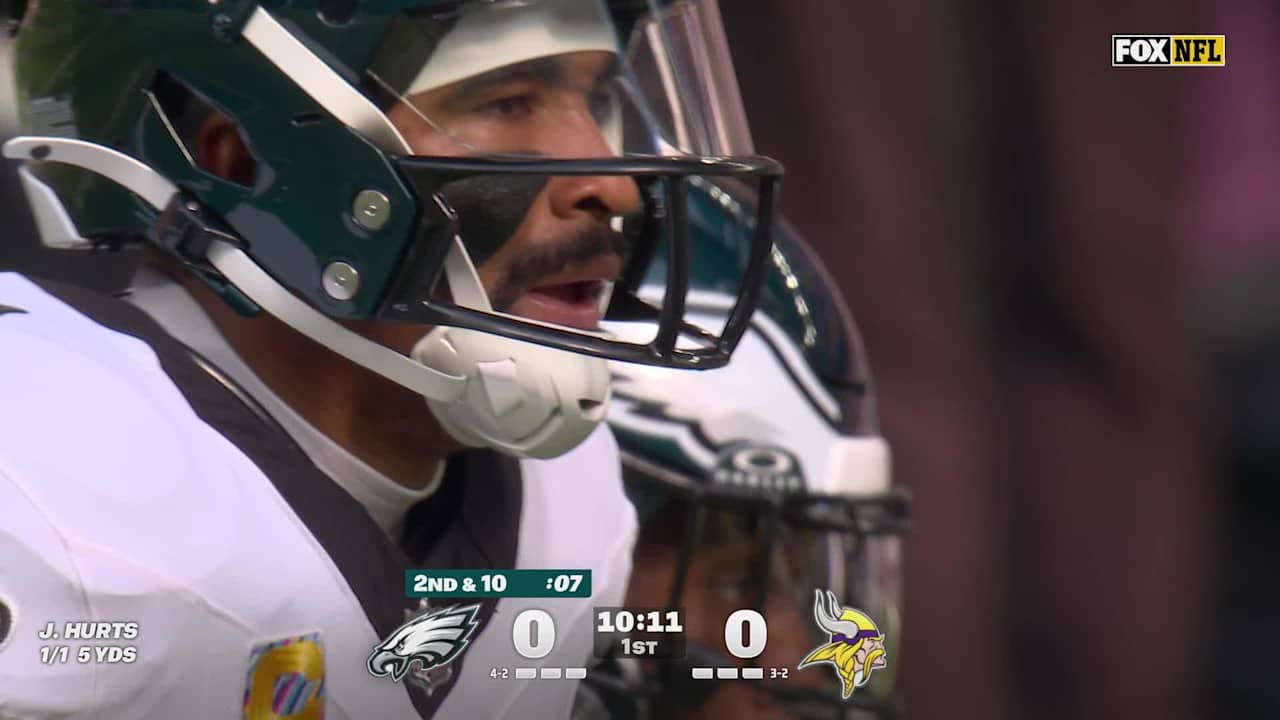 Philadelphia Eagles running back Tank Bigsby's first carry as an Eagle ...