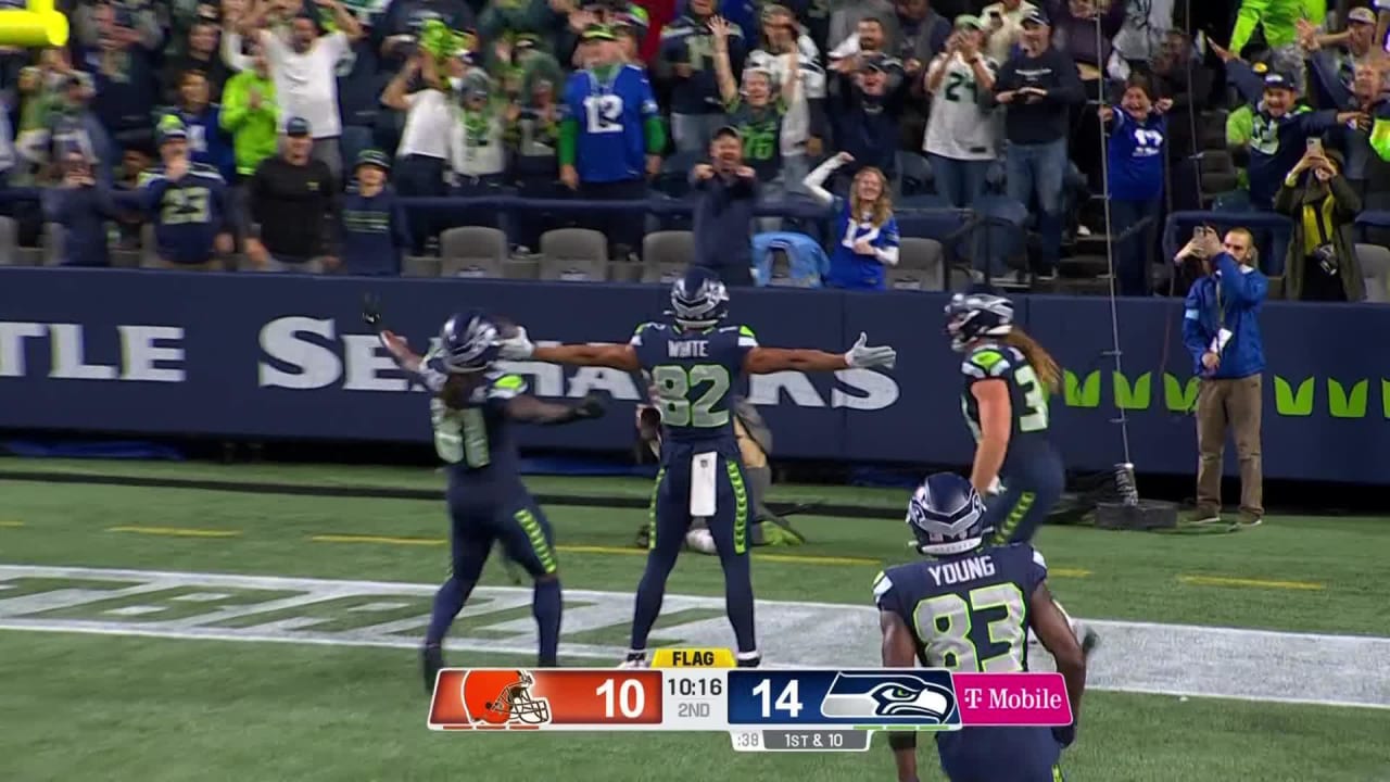 Seattle Seahawks quarterback Sam Howell's 73-yard TD launch to wide ...