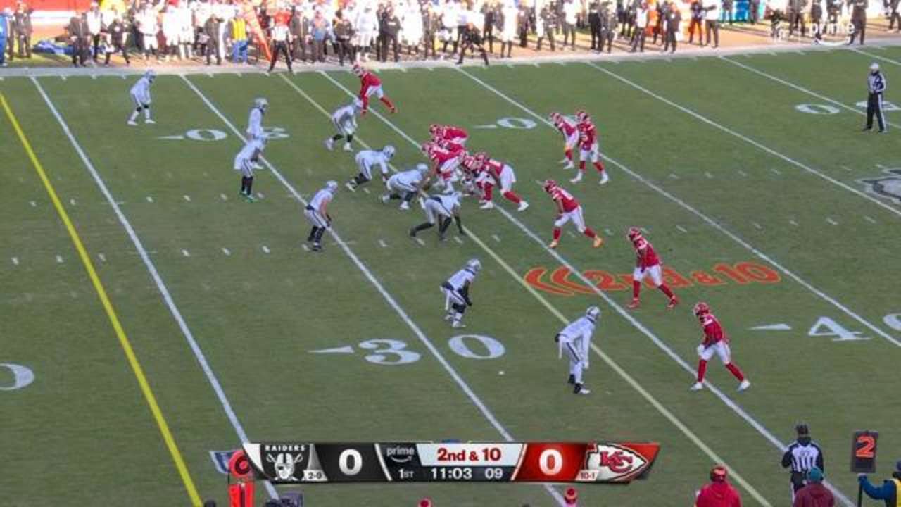 Kansas City Chiefs wide receiver DeAndre Hopkins' ridiculous one-handed catch attempt draws pass ...