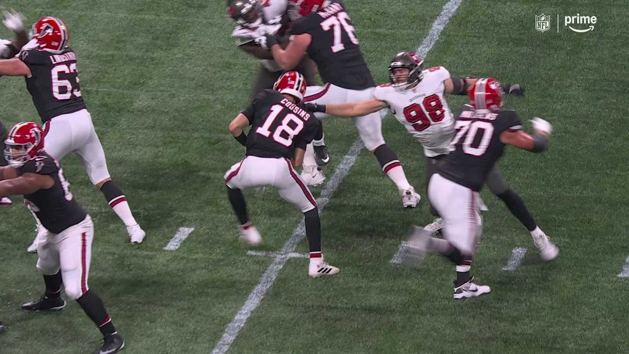 Tampa Bay Buccaneers outside linebacker Anthony Nelson gets a hand on ...