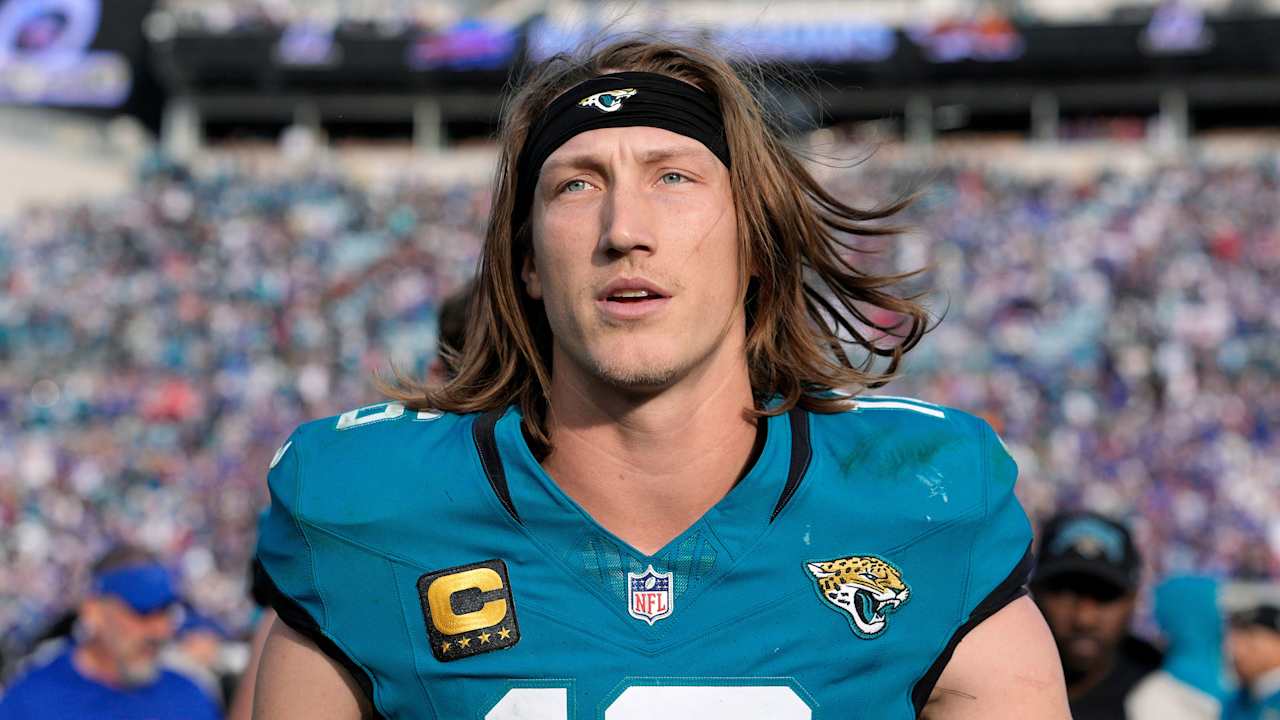 Jaguars QB Trevor Lawrence has no plans to cut his long locks despite ...