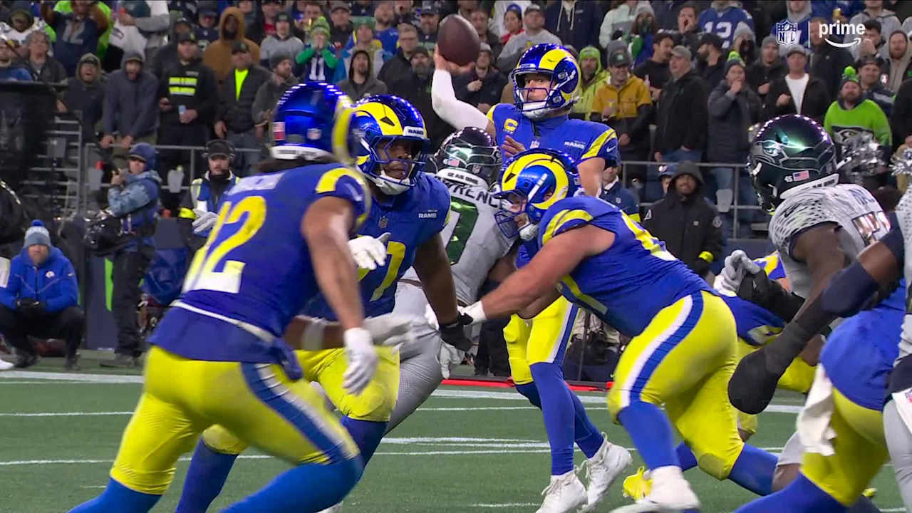 Los Angeles Rams quarterback Matthew Stafford's no-look touchdown pass ...