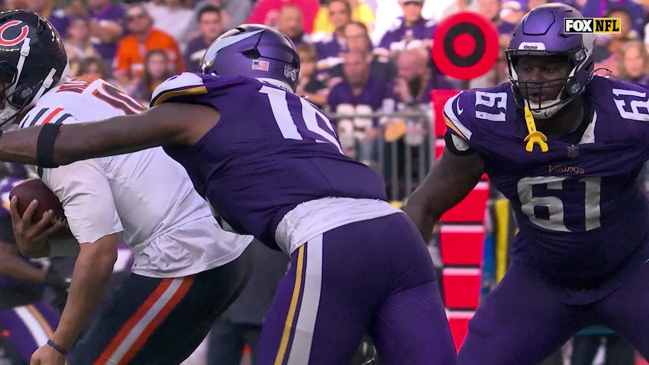 Minnesota Vikings linebacker Dallas Turner starts fourth quarter with ...