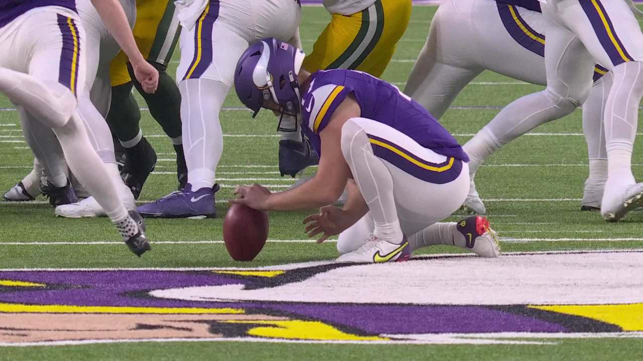 Minnesota Vikings kicker Will Reichard's 57-yard field goal try bangs ...