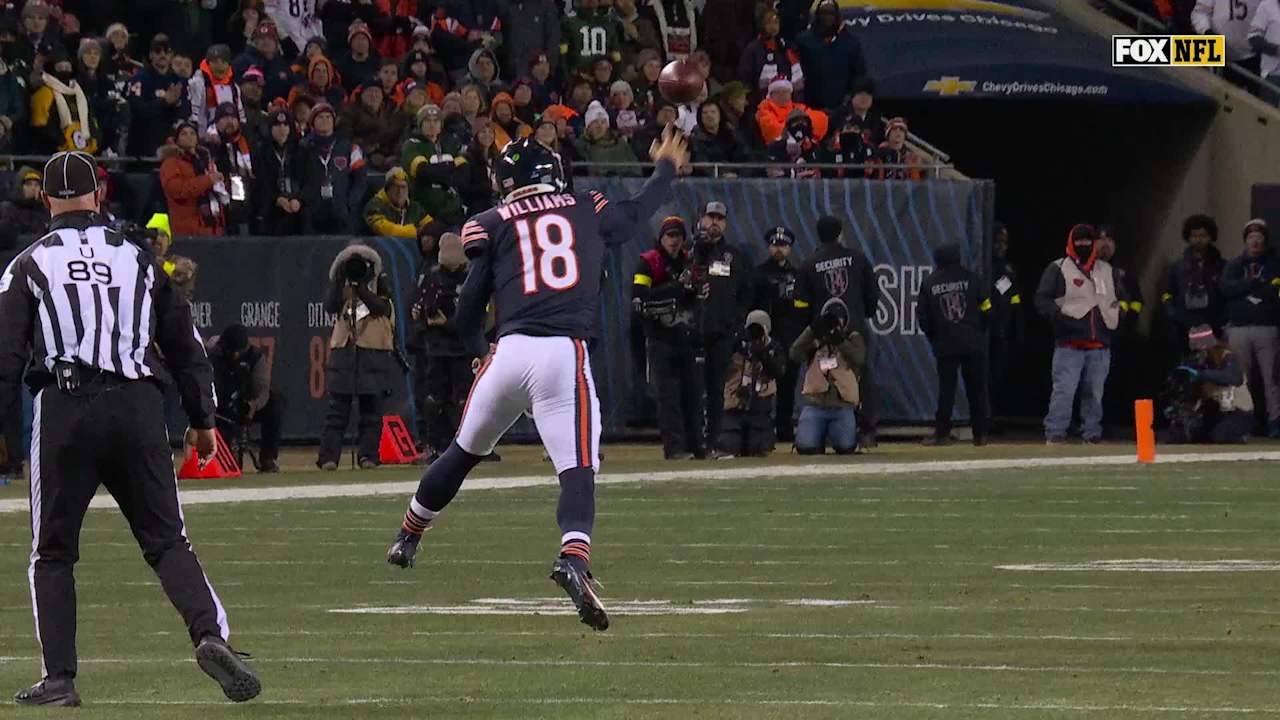 Chicago Bears quarterback Caleb Williams delivers perfect throw on run ...