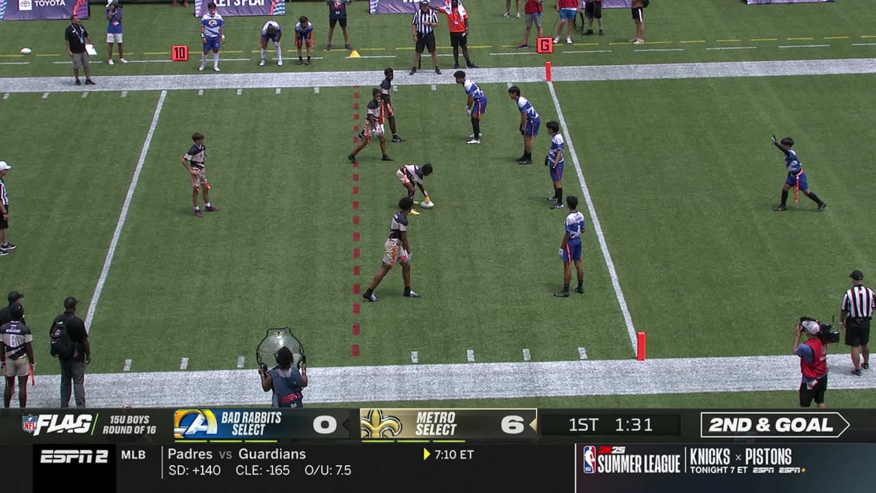 Saints' Metro Select receiver takes dump pass for a swift TD