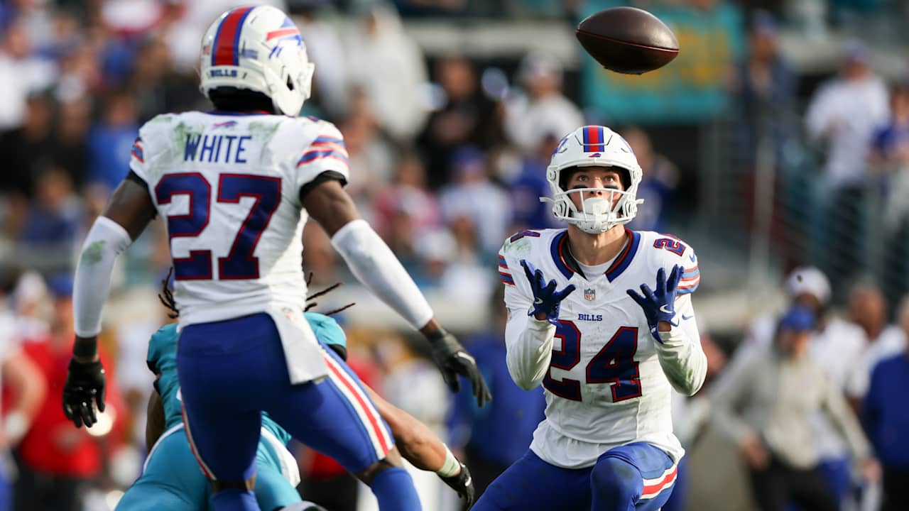 Top 10 Photos from Wild Card Weekend of the 2025 Season