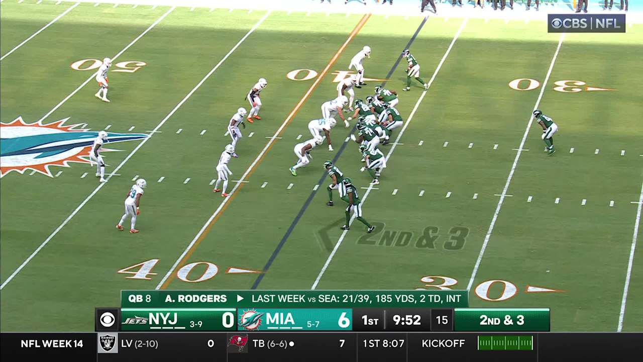 New York Jets quarterback Aaron Rodgers zips first pass of Week 14 to ...