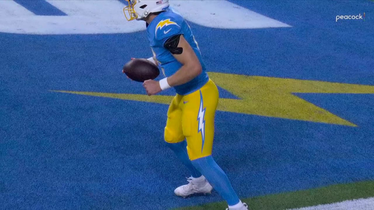 Los Angeles Chargers quarterback Easton Stick does it himself on 1-yard ...