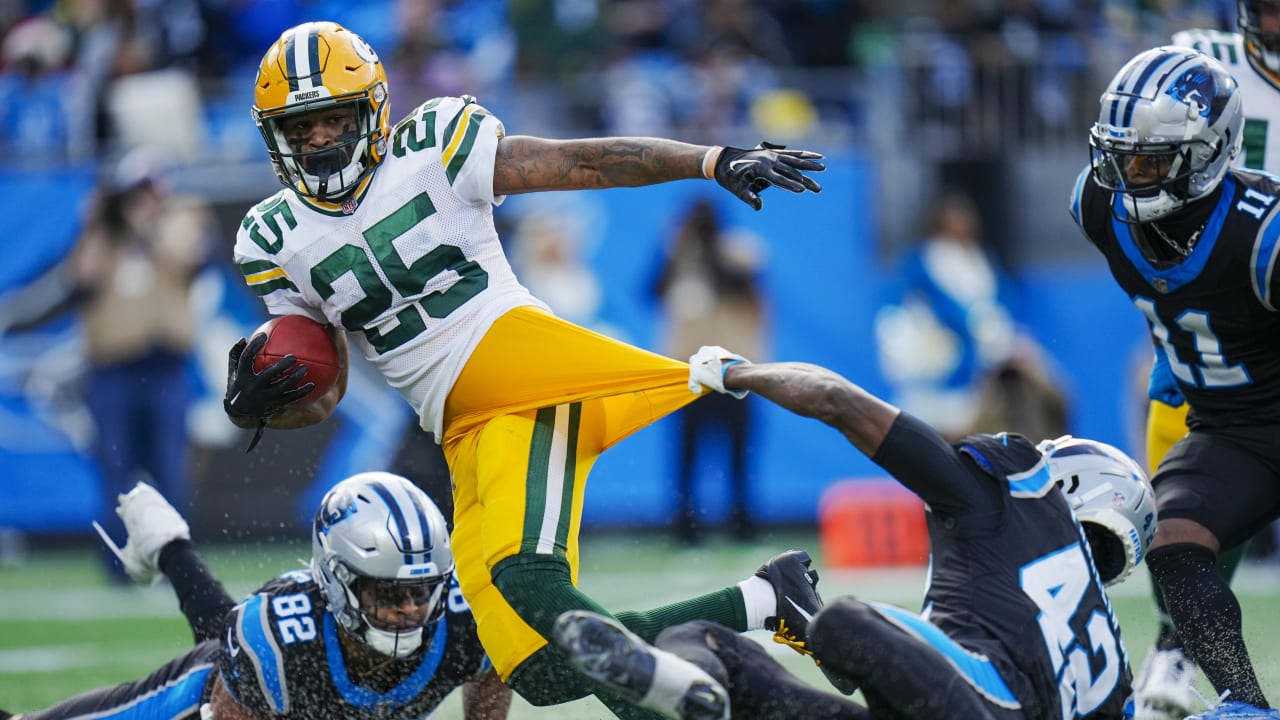 Top 10 Photos from Week 16 of the 2023 Season