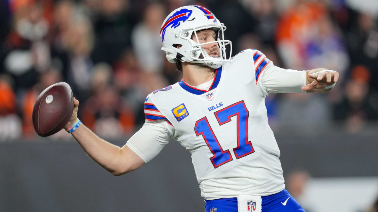 Buffalo Bills quarterback Josh Allen zips a 23-yard throw to Bills wide ...