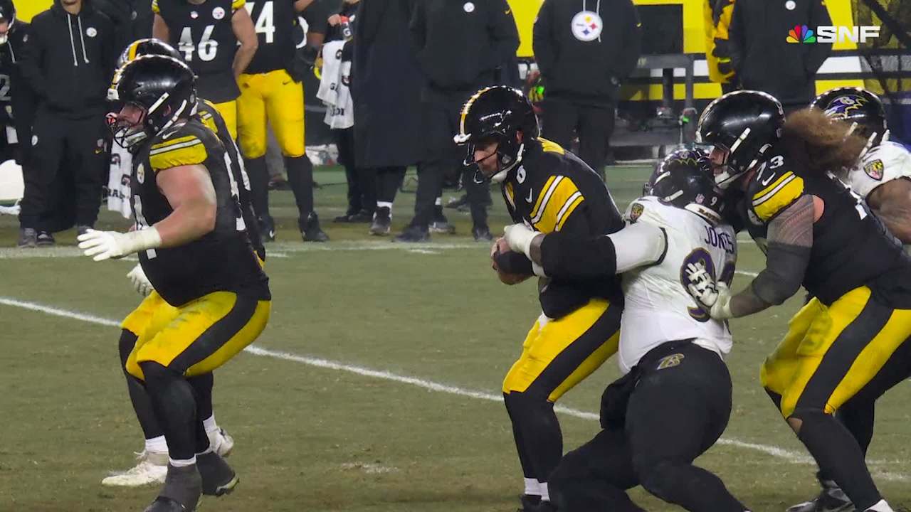 Baltimore Ravens swarm Pittsburgh Steelers quarterback Aaron Rodgers on ...