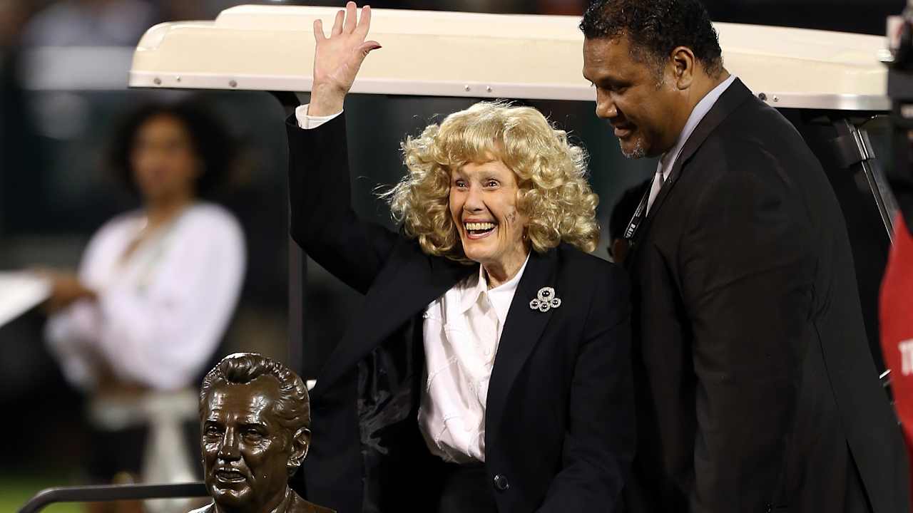 Carol Davis, widow of Al Davis and 'First Lady of Raider Nation,' dies ...
