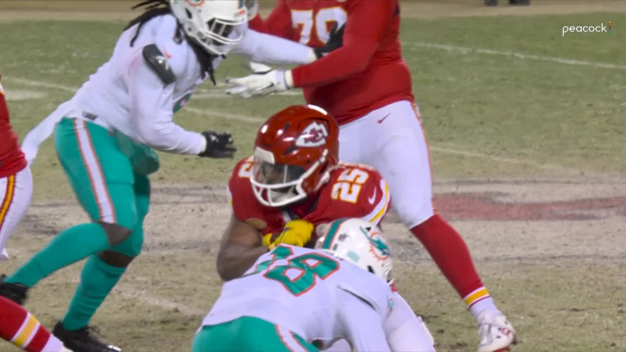 Kansas City Chiefs running back Clyde Edwards-Helaire's fumble gives ...