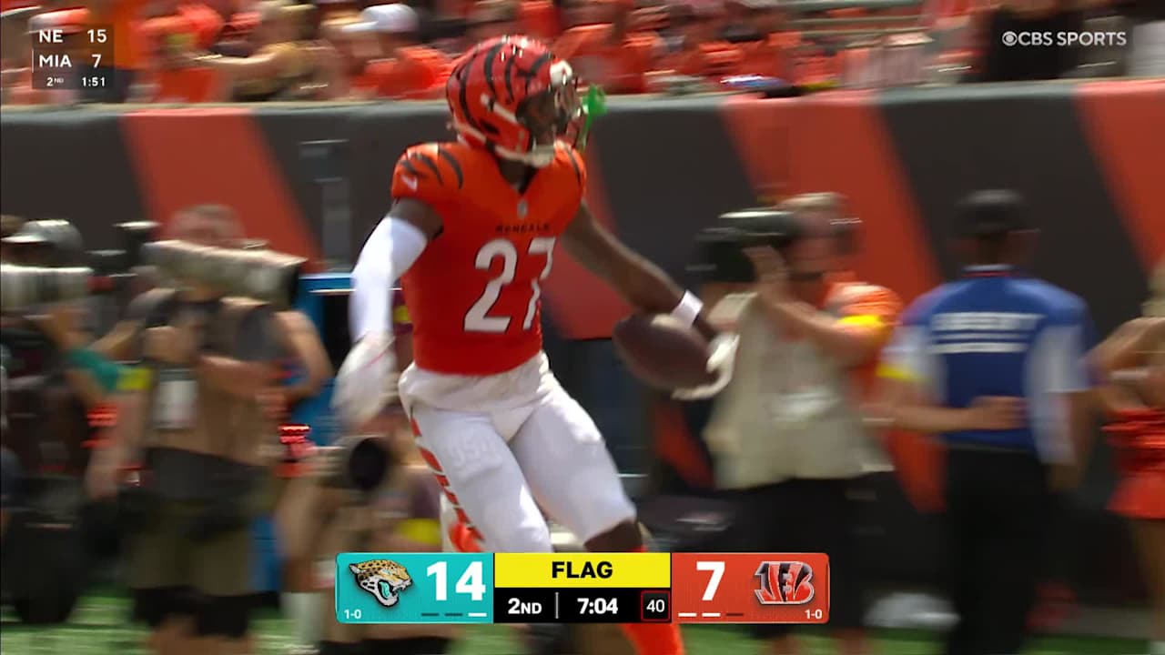Cincinnati Bengals safety Jordan Battle's secondinteception of '25 ...