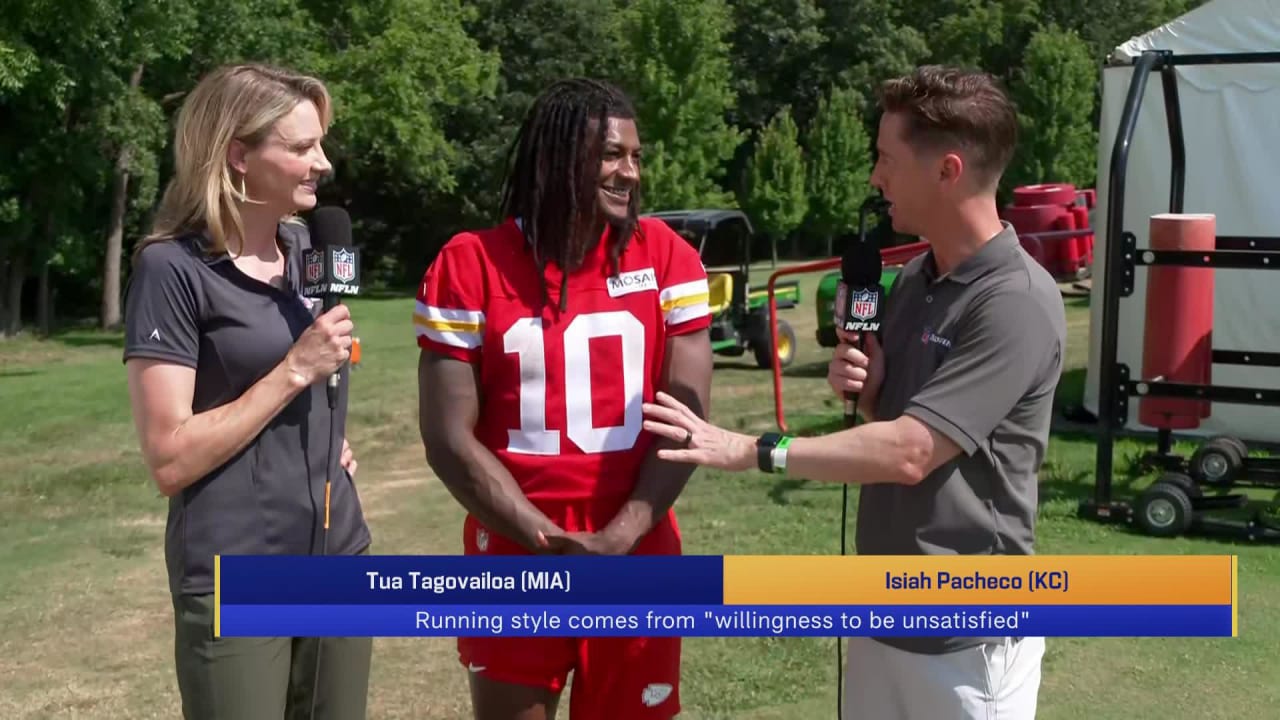 Kansas City Chiefs running backIsiah Pacheco on his running style ...