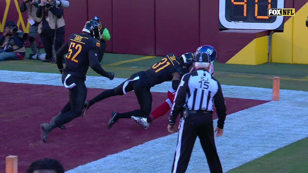 New York Giants quarterback Tommy DeVito's 24-yard TD pass to running ...