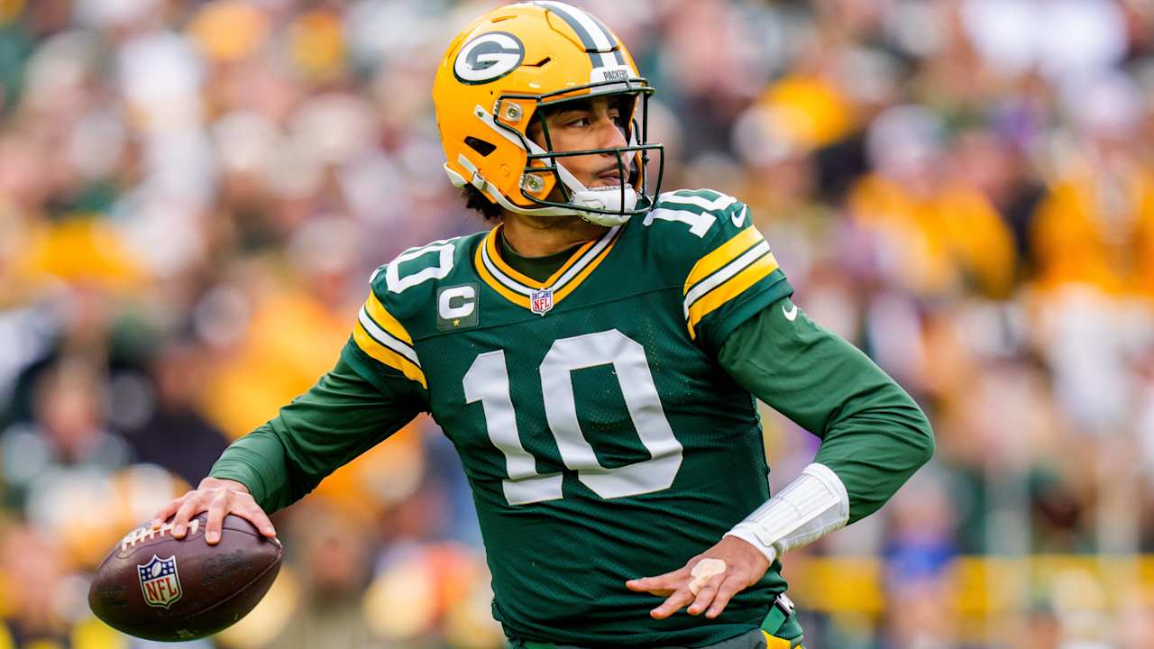 Packers QB Jordan Love playing through left shoulder injury, doesn't ...