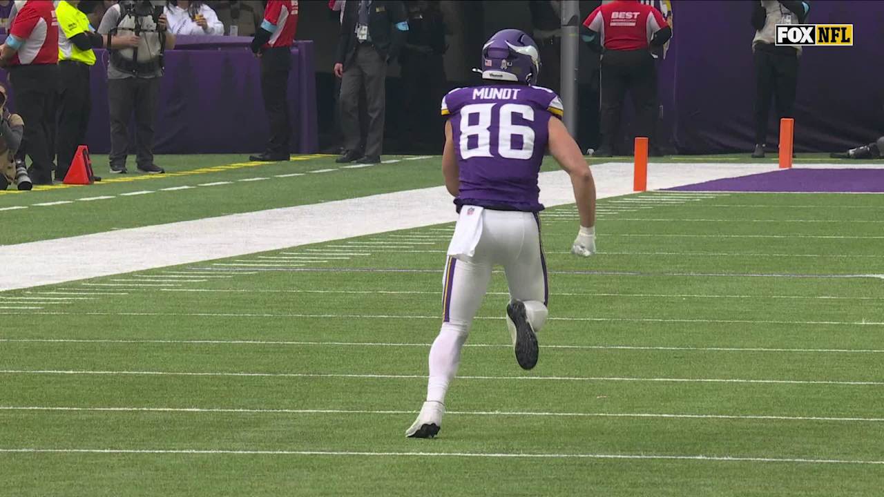 Minnesota Vikings tight end Johnny Mundt bulldozes his way past ...