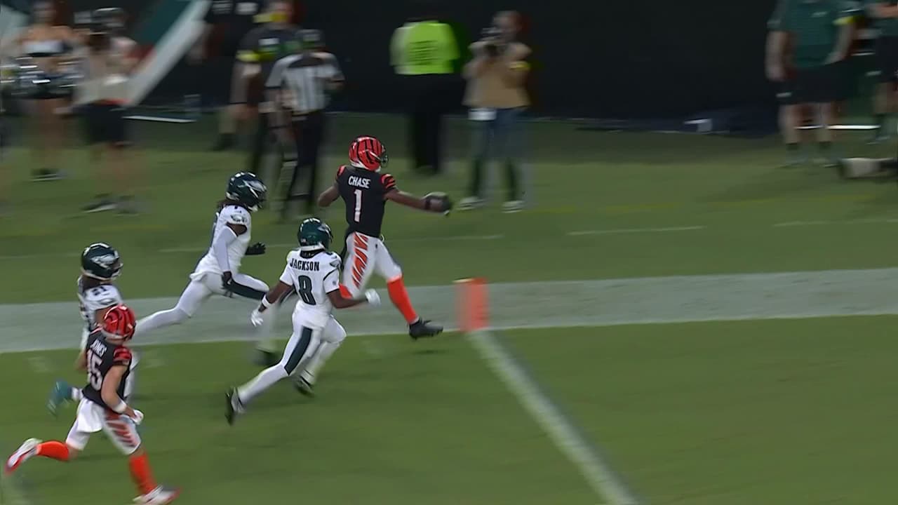 Cincinnati Bengals wide receiver Ja'Marr Chase puts defenders in a ...