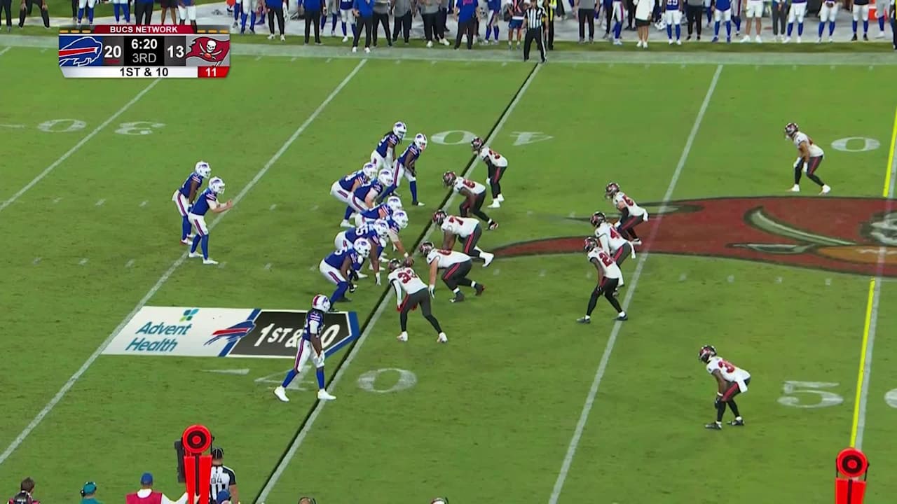 Buffalo Bills tight end Zach Davidson thunders ahead for a 20-yard gain after Buechele's pass