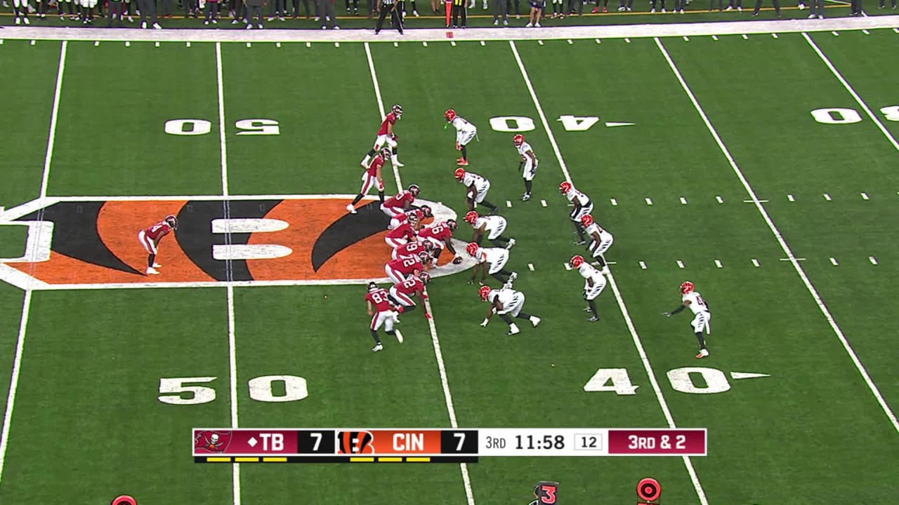 Tampa Bay Buccaneers running back Sean Tucker hits cutback lane with ...